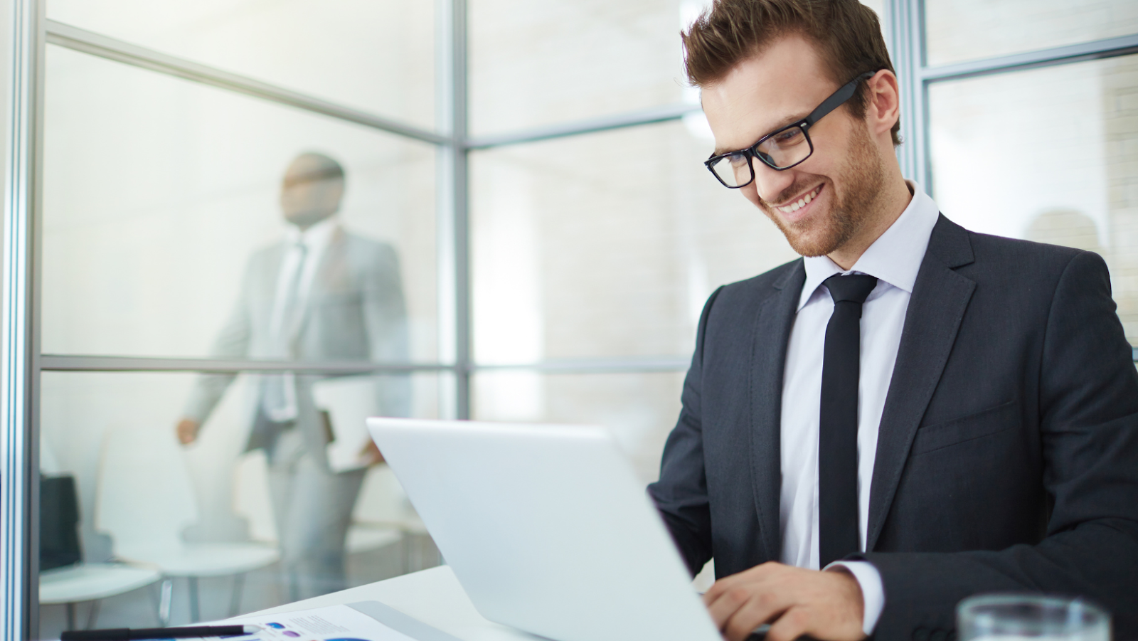 Find Out How To Be An Effective Executive Director Vs Ceo - One World Plate